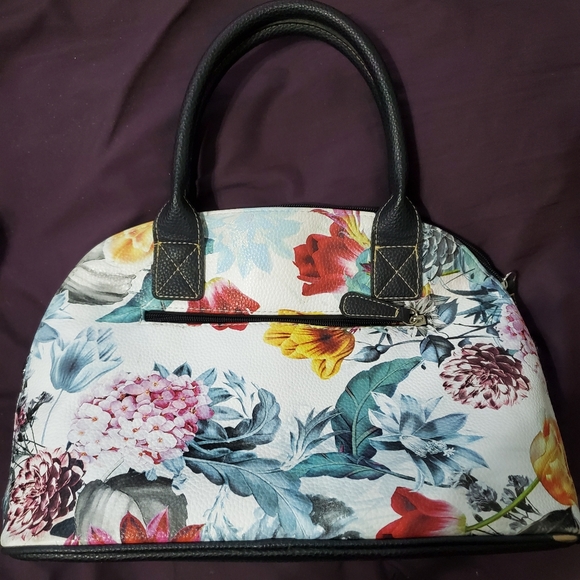 Stone Mountain Accessories | Bags | Stone Mountain Floral Leather Purse ...